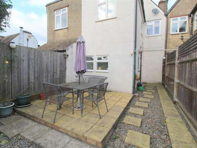 2 bed flat for sale