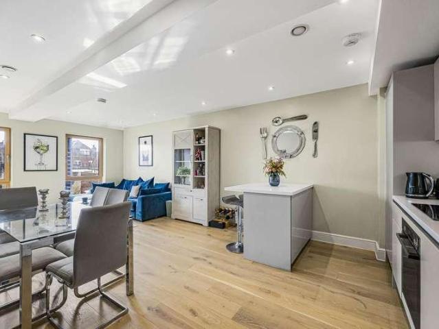 2 bed flat for sale