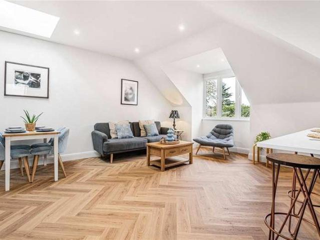 2 bed flat for sale