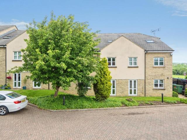 2 bed flat for sale