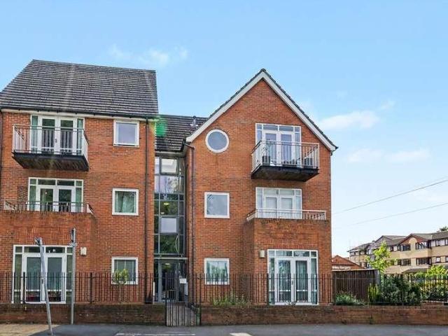 2 bed flat for sale