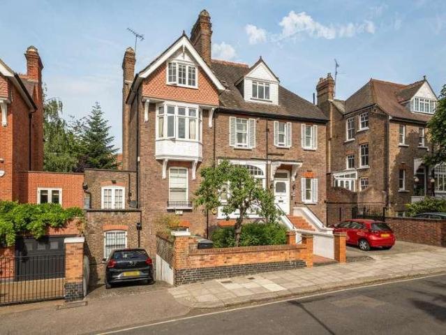 2 bed flat for sale