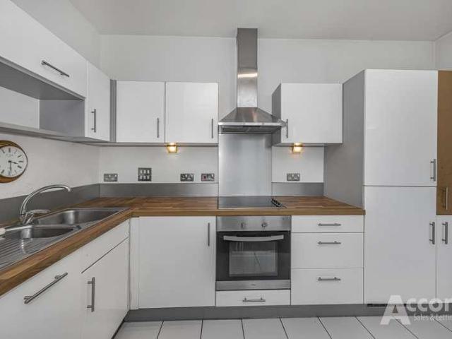 2 bed flat for sale