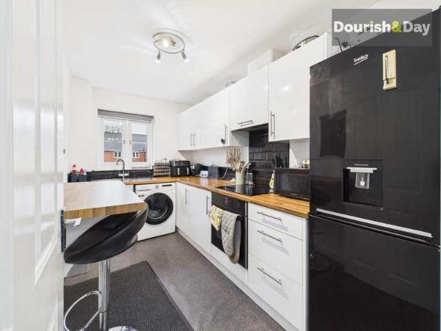 2 bed flat for sale