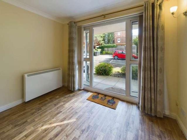 2 bed flat for sale