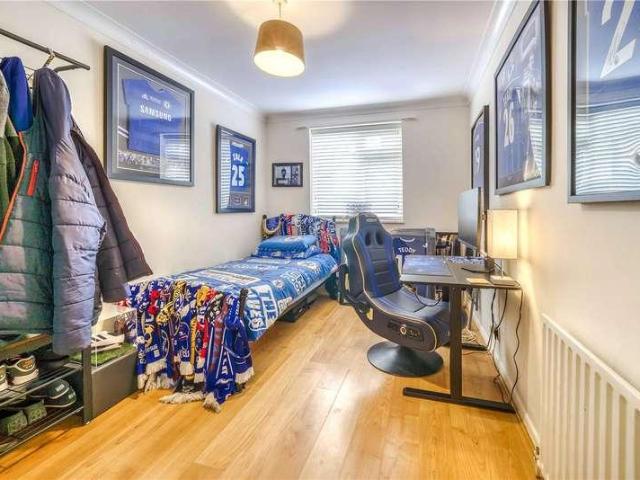 2 bed flat for sale