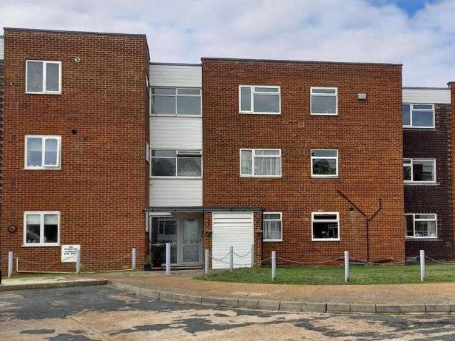 2 bed flat for sale