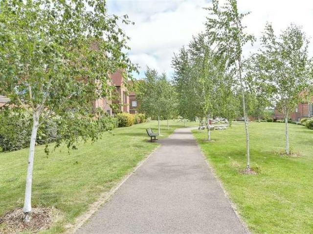 2 bed flat for sale