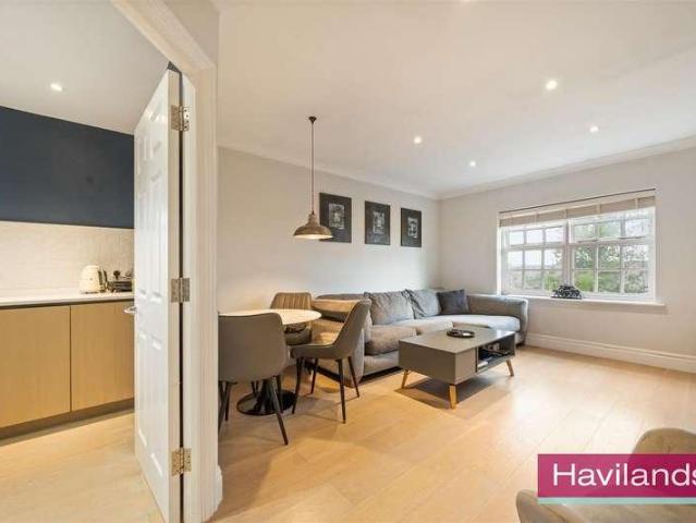 2 bed flat for sale