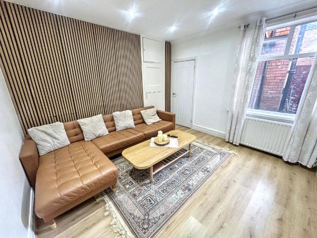 2 bed flat for sale
