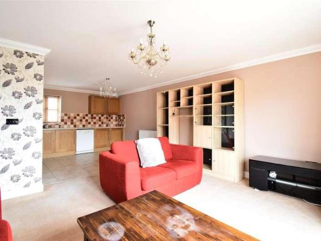 2 bed flat for sale