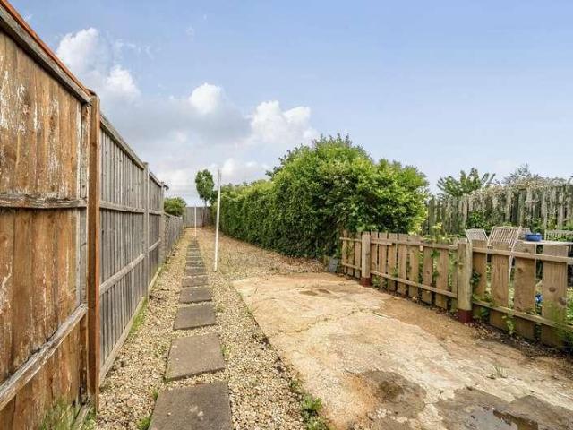 2 bed flat for sale