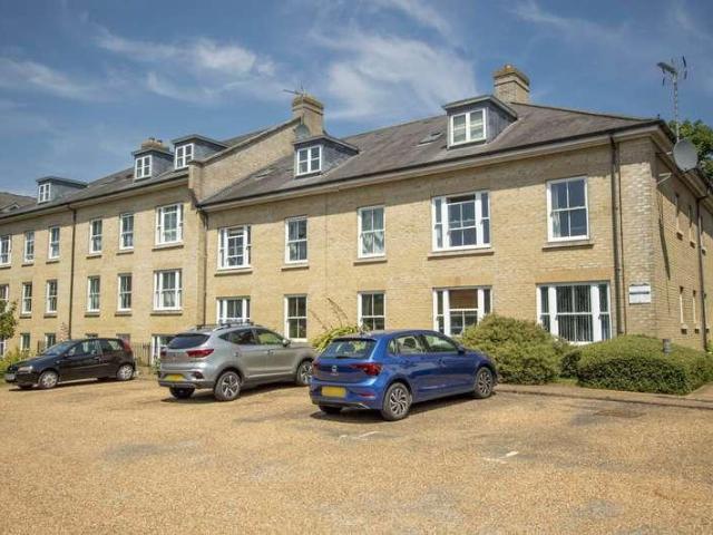 2 bed flat for sale