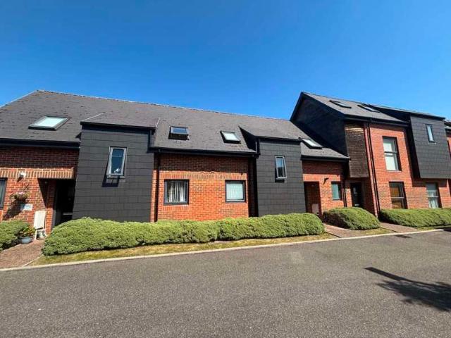 2 bed flat for sale