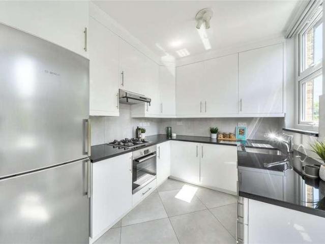 2 bed flat for sale