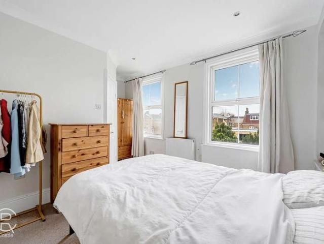 2 bed flat for sale
