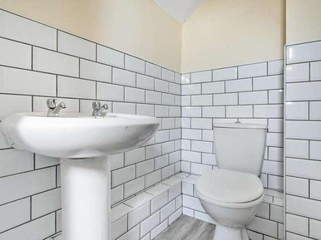 2 bed flat for sale