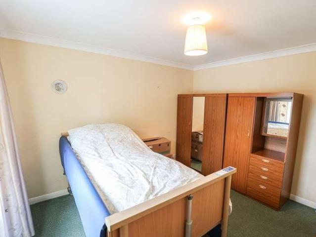 2 bed flat for sale