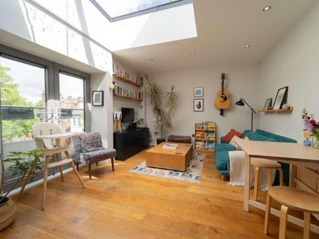 2 bed flat for sale