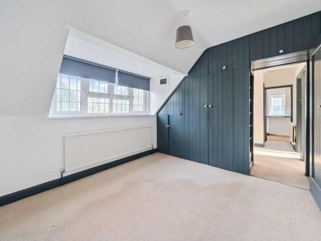 2 bed flat for sale