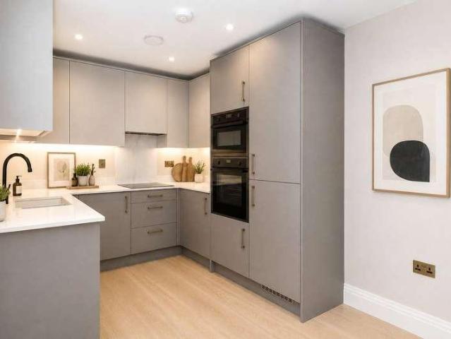 2 bed flat for sale