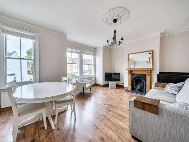 2 bed flat for sale