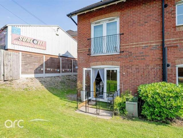 2 bed flat for sale