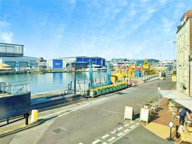 2 bed flat for sale