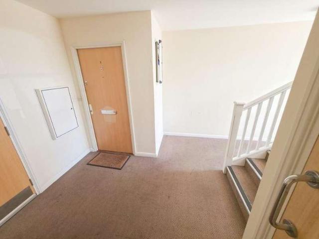 2 bed flat for sale