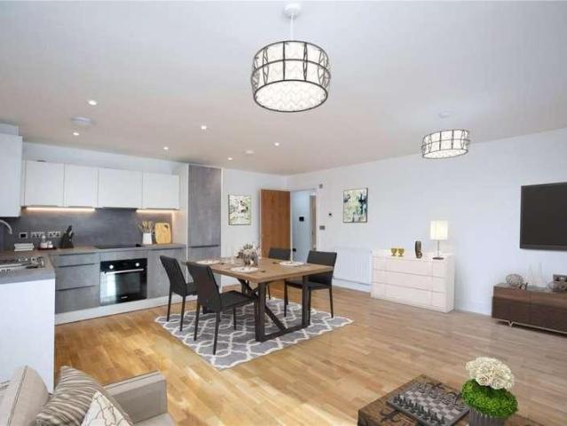 2 bed flat for sale