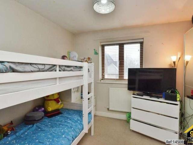 2 bed flat for sale