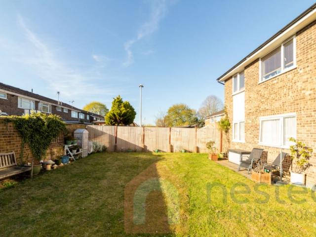2 bed flat for sale