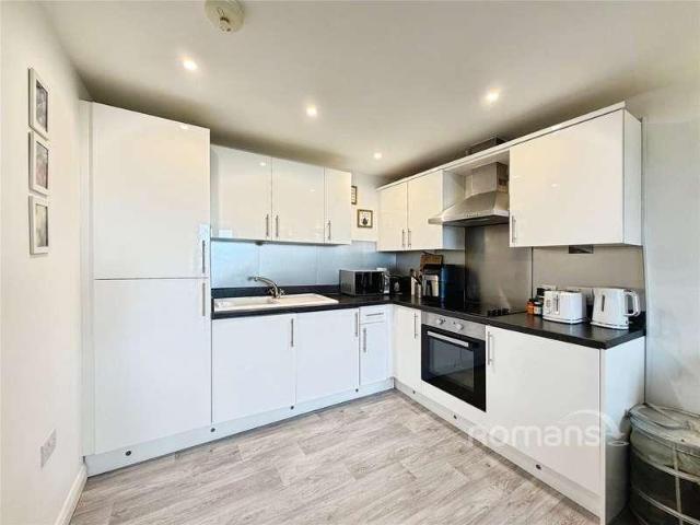 2 bed flat for sale