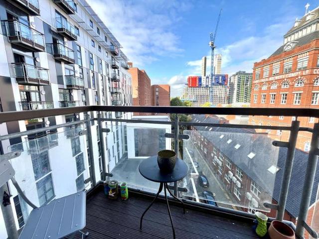 2 bed flat for sale