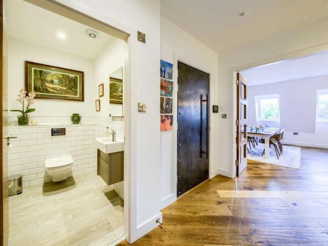 2 bed flat for sale