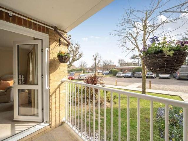 2 bed flat for sale