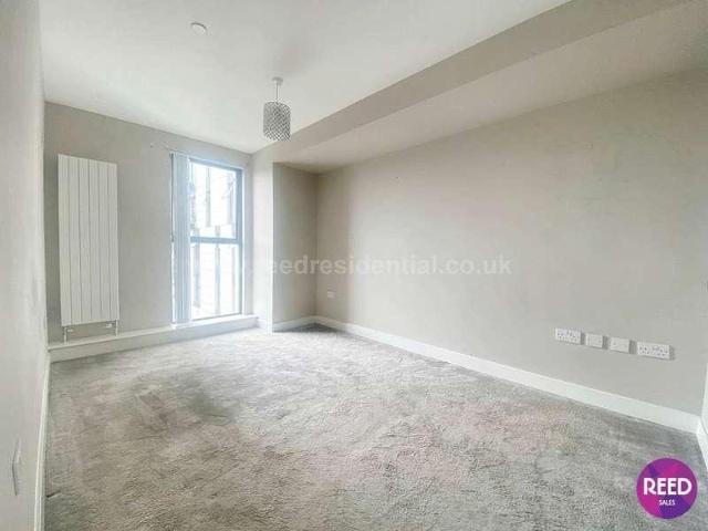 2 bed flat for sale