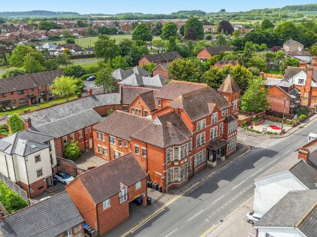 2 bed flat for sale