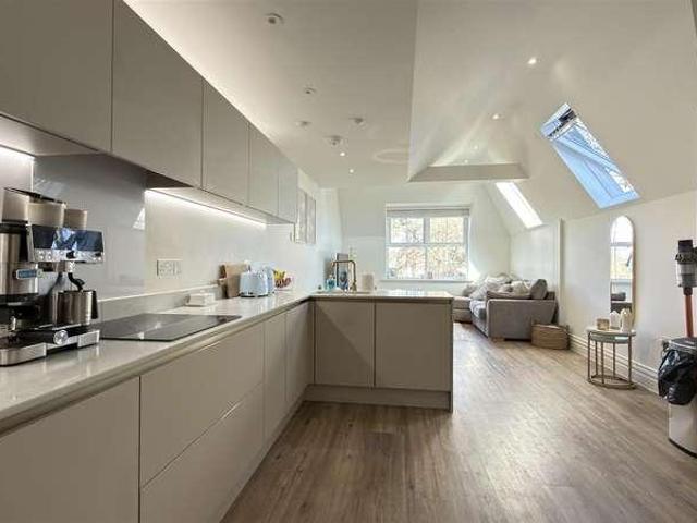 2 bed flat for sale