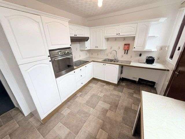2 bed flat for sale