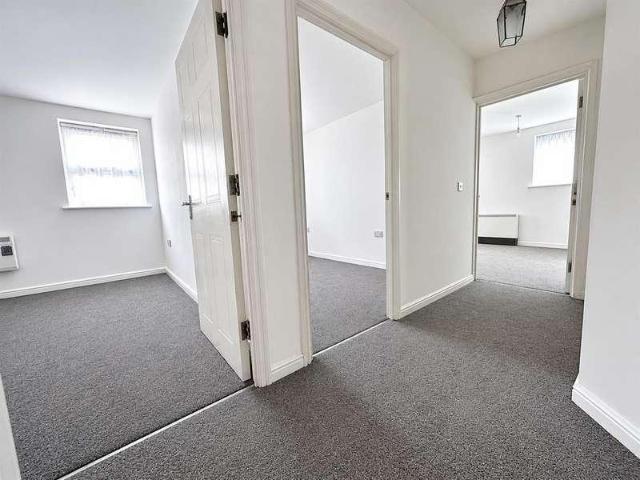 2 bed flat for sale