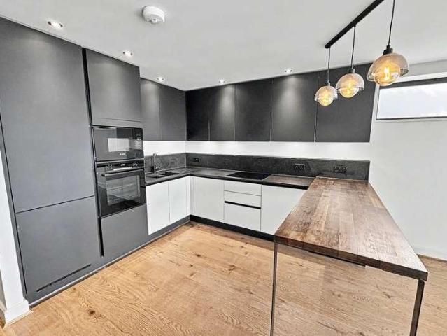 2 bed flat for sale