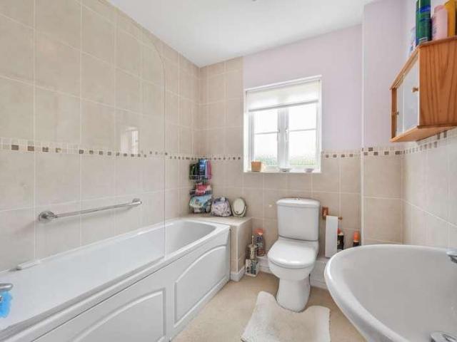 2 bed flat for sale