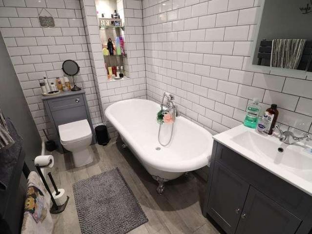 2 bed flat for sale