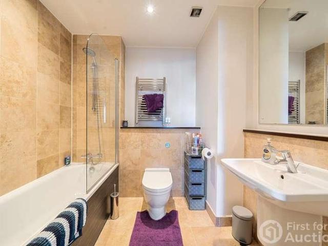 2 bed flat for sale