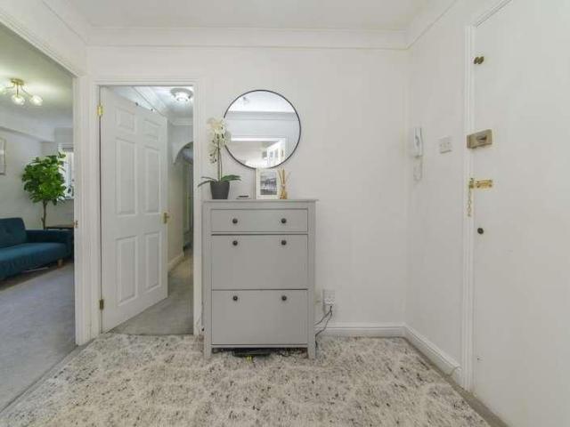 2 bed flat for sale