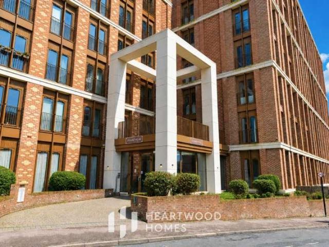 2 bed flat for sale
