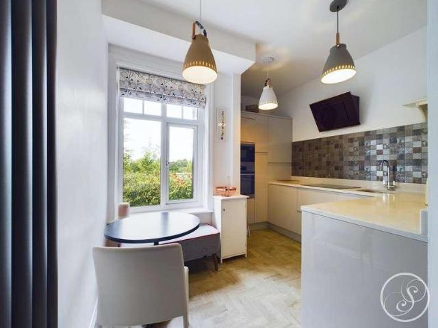 2 bed flat for sale