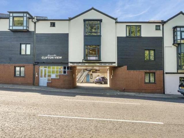 2 bed flat for sale
