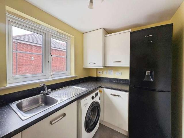 2 bed flat for sale